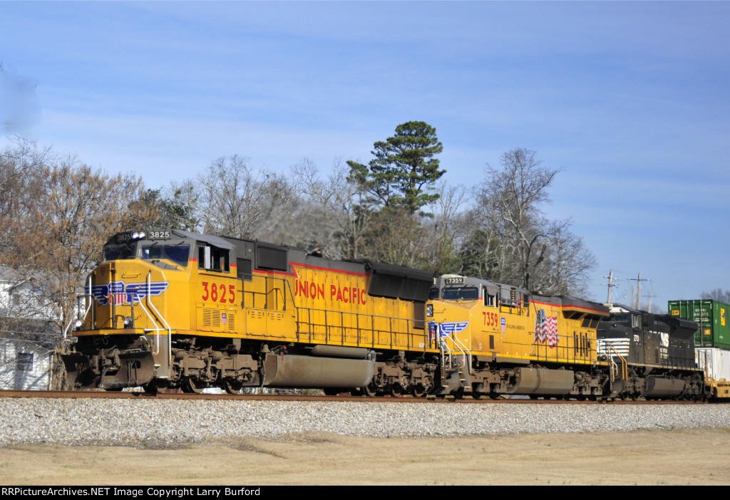 Union Pacific 3825